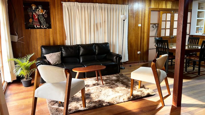 Habitación Matrimonial En Casa De Madera - Oxapampa