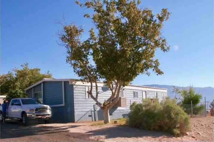 Bohemian Blue Cabin - Lone Pine, CA
