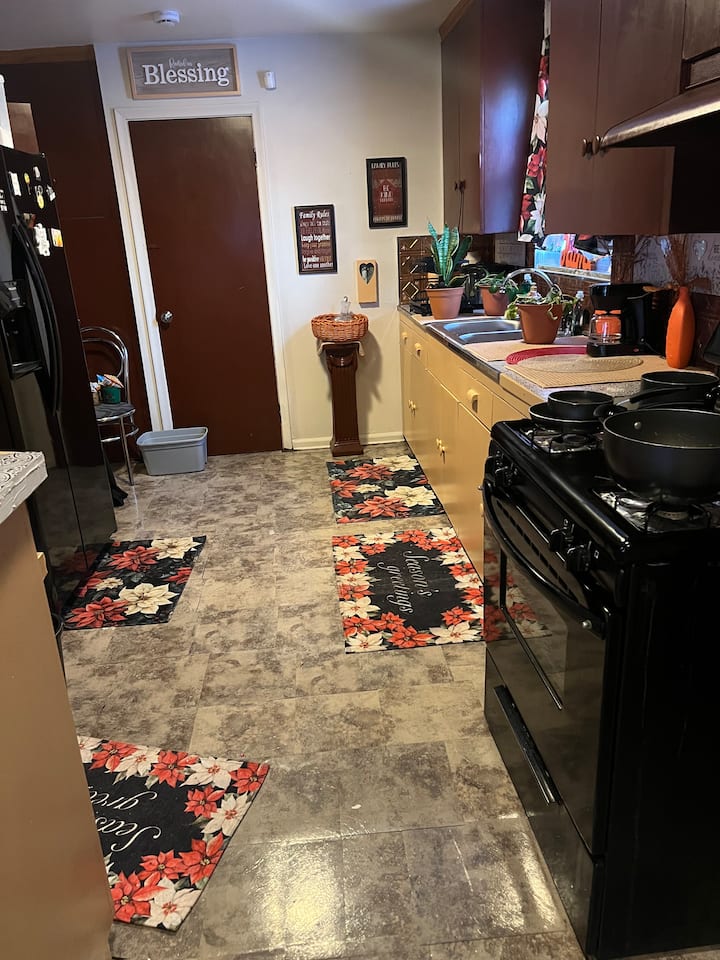 Living Luxury In Heart Of Detroit - Southfield, MI