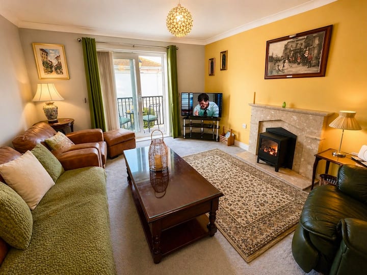 Cosy Townhouse With Private Patio | Jurassic Coast - Seaton
