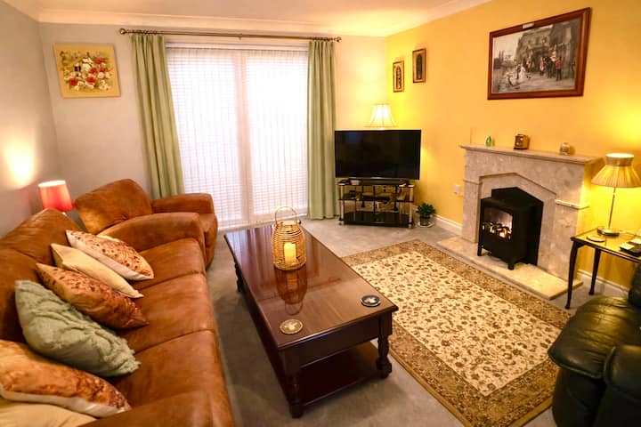 Cosy Townhouse With Private Patio | Jurassic Coast - Seaton