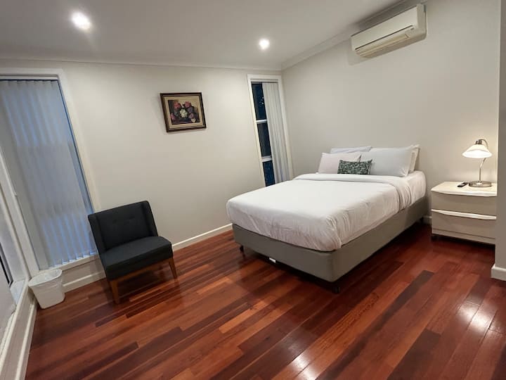 Lindfield 4 Bedroom Cottage House - Hornsby