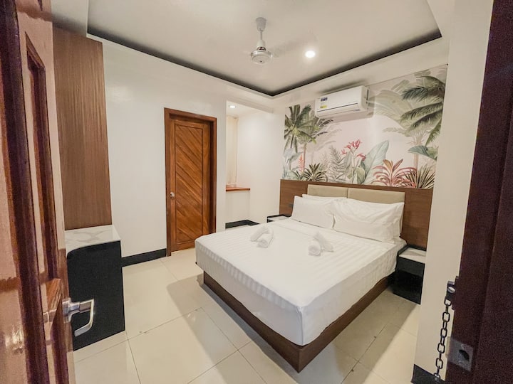 Simple Queen Room W/ Ac, Fridge & Tv | 3 - El Nido, Philippines