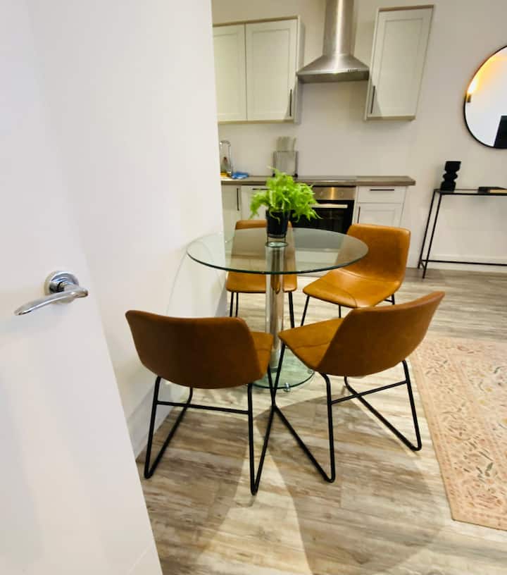 Stylish Town Centre 2 Double Bedroom Apartment - 斯文敦