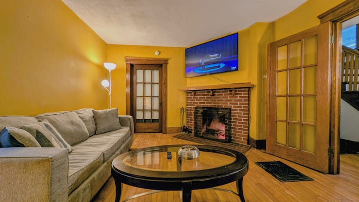 Large Beds, Cozy House - Syracuse, NY