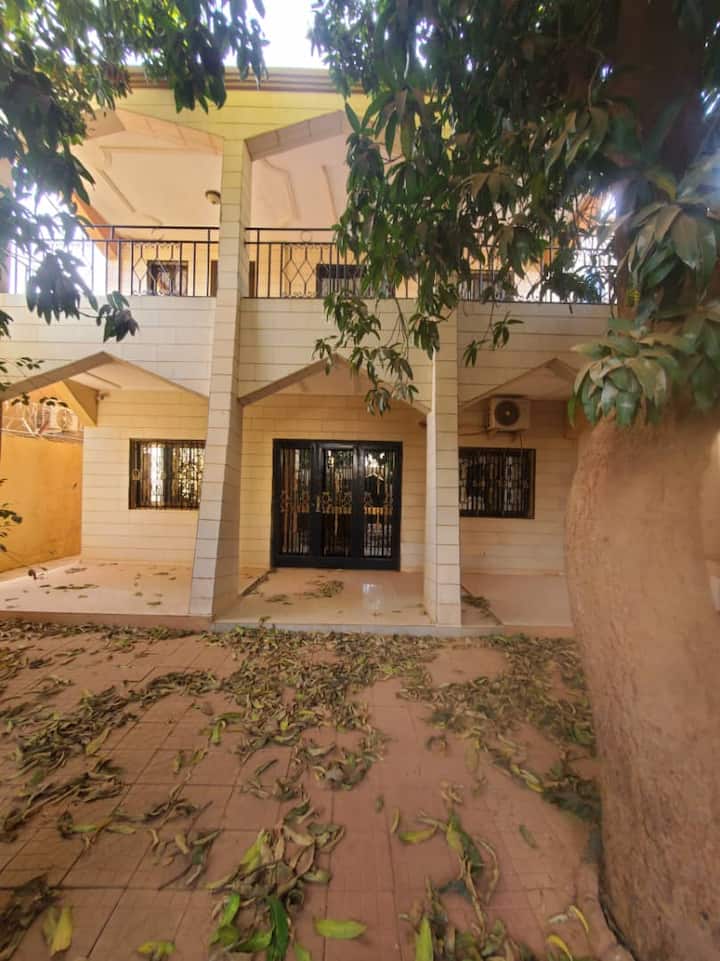 6 Chambre 5 Salle D'eau Zone C à 20 M Du Goudron - Ouagadougou