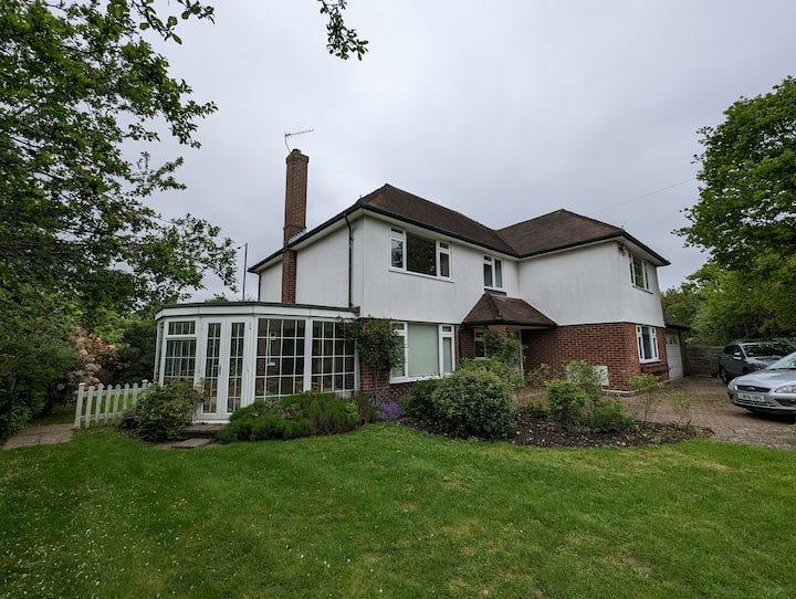 Modern House With Ample Of Space, Unfurnished - Maidenhead