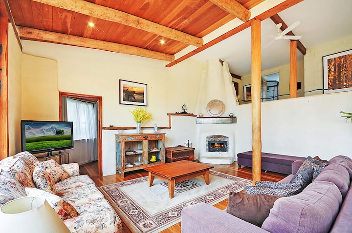 Nagual Retreat Majestically With Its Big Sky Views - Katoomba