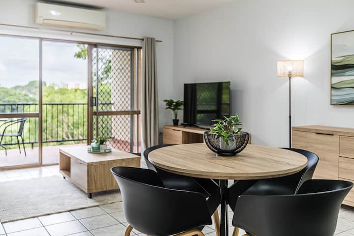 Golf Course Balcony Tee Off - Darwin