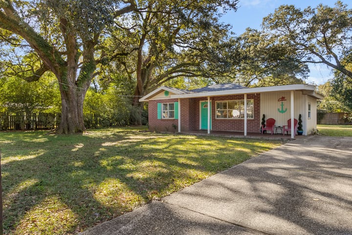 Cozy Cottage Near Pcc & Mall - Brent, FL