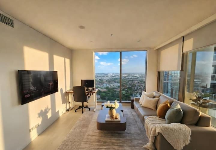 Luxe 2br/2ba King Bed Apt: Views, Pools & Spa - Parramatta