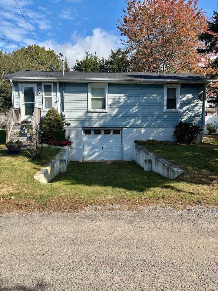 Cozy Coastal Winter Getaway + Close To Beach & Uri - Charlestown, RI