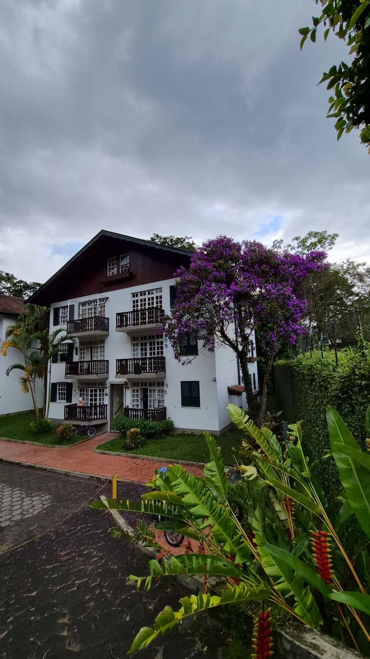 Duplex Aconchegante Com Varanda Em Condomínio - Nova Friburgo