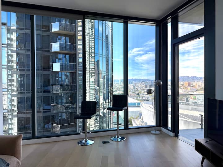 High Rise 1b1b Hollywood Sign +Balcony - Los Angeles