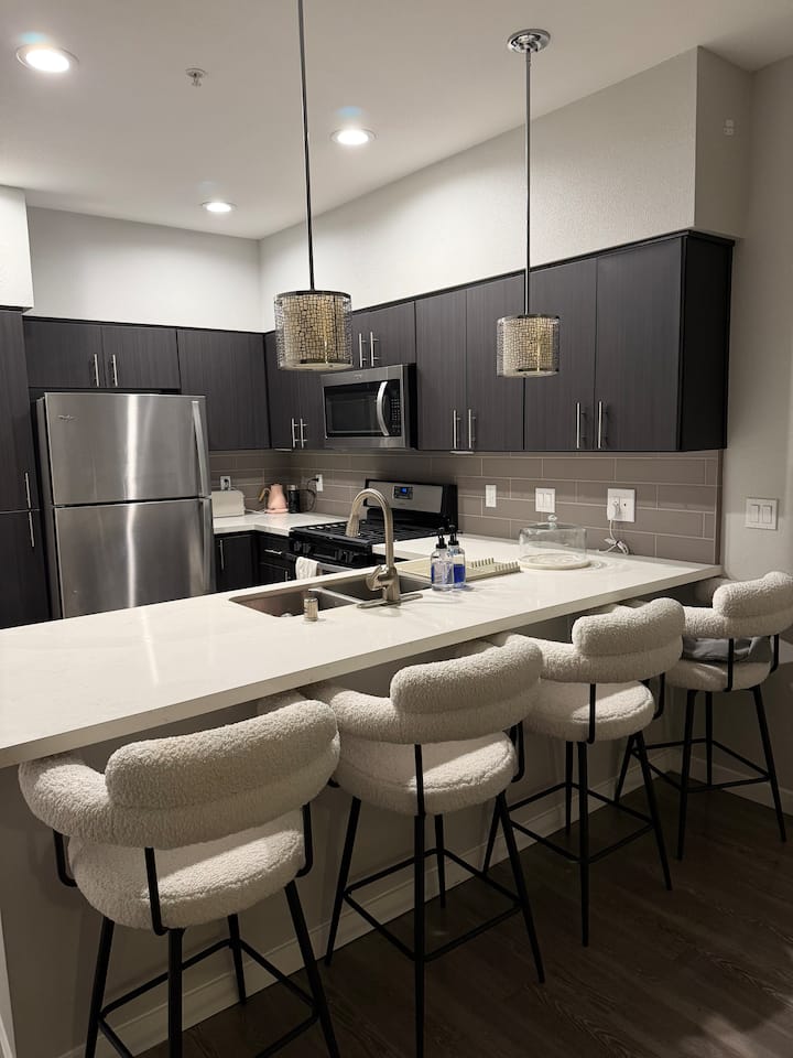 Luxury 1br Near Meta & Stanford | Rooftop + Pool - Redwood City, CA