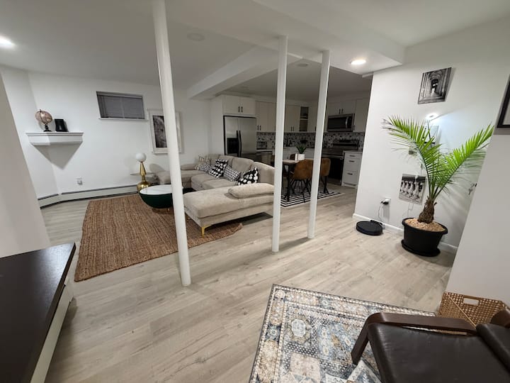 2 Floors Of Modern Living 5 Br 2 Kitchen 2 Living - Long Beach, NY