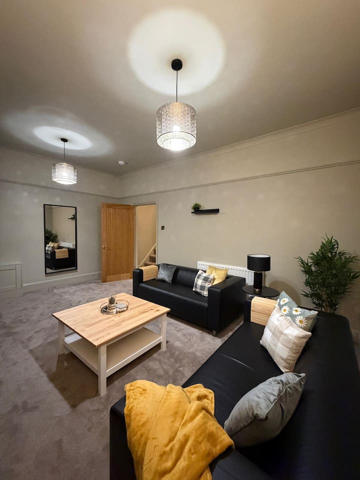 Porthmadog Town Centre 2 Bed Apt + Free Parking - Porthmadog