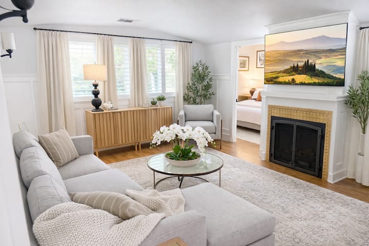 Gorgeous Land Park Gem With Large Backyard A - Sacramento, CA