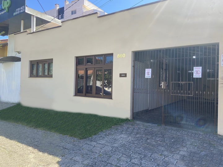 Casa Central Totalmente Privativa 8 Min Aeroporto - São José dos Pinhais