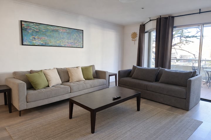 2bed 2bath Apartment In The Heart Of The City. - 