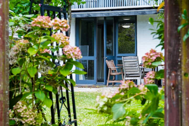 Bernie's Beach Getaway-2 Mins Walk From Kohi Beach - Auckland