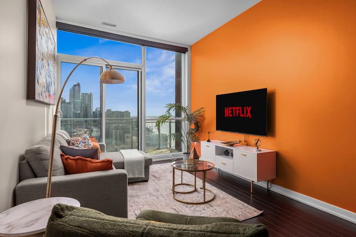 Skyline Penthouse | Lake & Cn Tower Views - Toronto