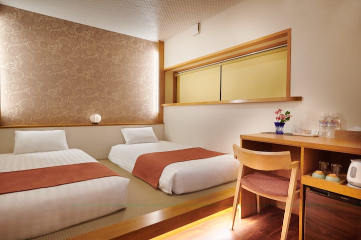 飛騨高山の隠れ家|高山駅徒歩5分・和ベッドツインルーム「一の松」朝食と露天風呂無料 - Takayama