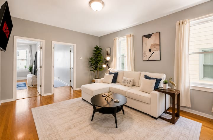 3br Home Near Nyc | King Bed, Sleeps 8 + Parking - Bayonne, NJ