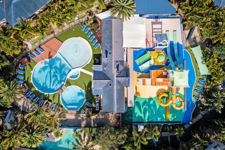 Turtle Beach Heated Pool Family Holiday Haven - Broadbeach