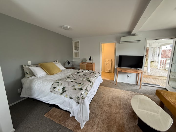 Private, Self-contained Spacious Studio Close Cbd - Wellington