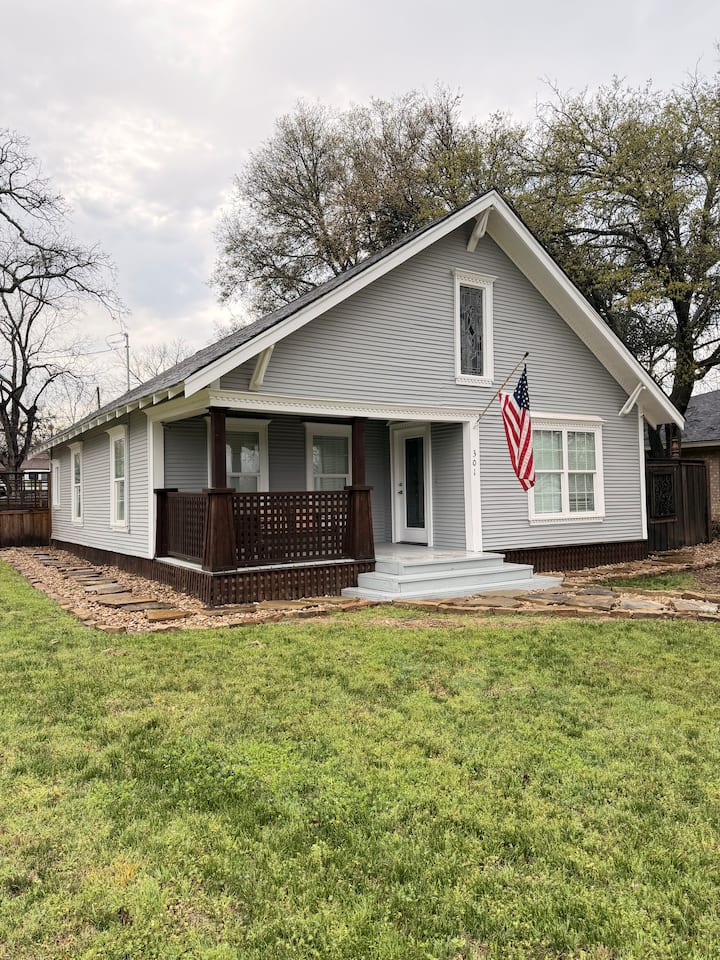 Charming Historic Cottage In Springtown Tx - Splash Park, Springtown