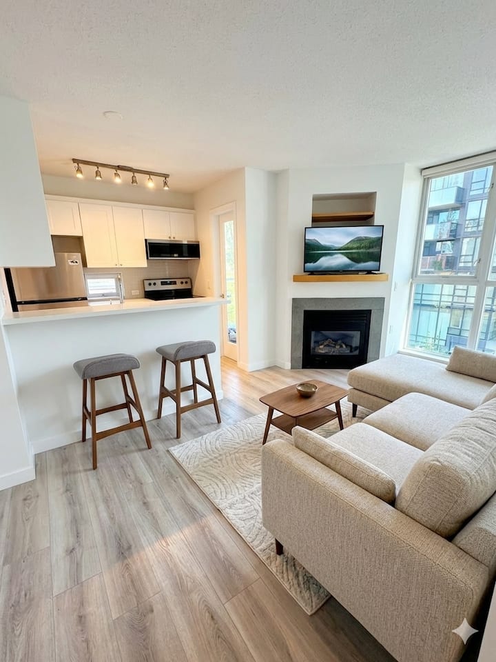 Yaletown Modern Stay | 2br 2ba | Sleeps 6 - North Vancouver