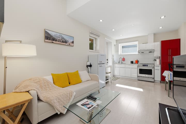 Coastal Garden Suite: Steps To The Beach & Seawalk - West Vancouver