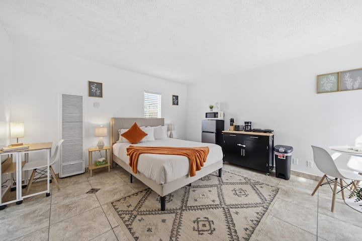 Mar Vista Studio W/ Parking Near Marina & Venice - Marina del Rey, CA