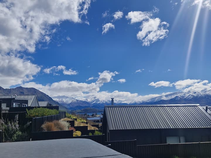 Stylish 4 Bedroom House - Wanaka