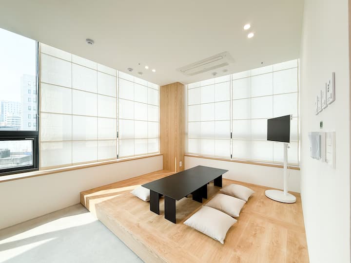 #1. Seomyeon 3 Min·2 Baths·free Luggage· 4-8 - Busan