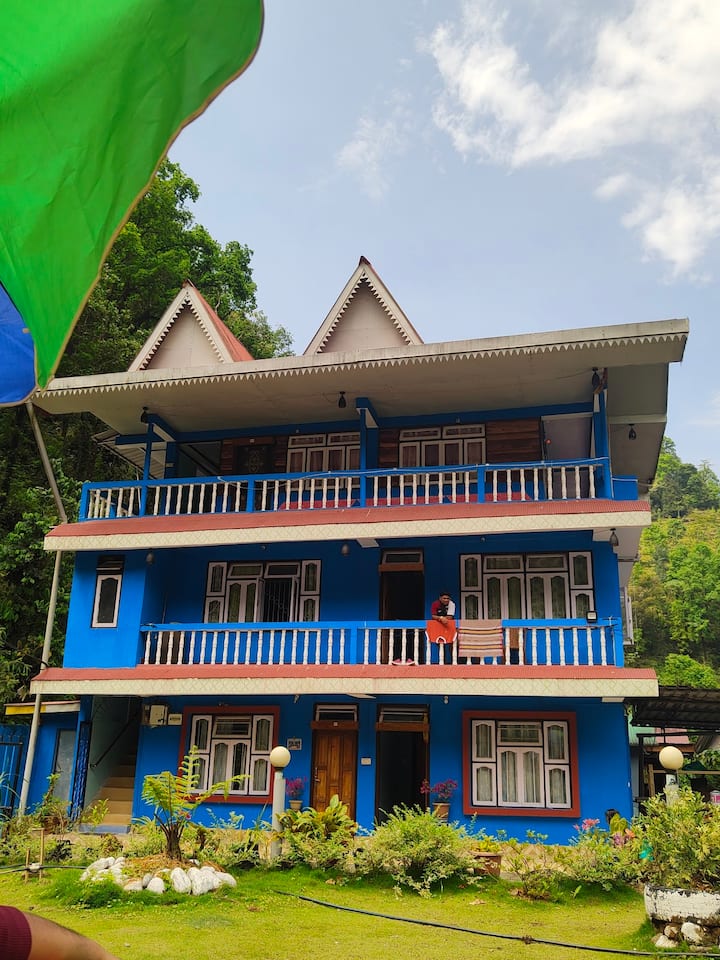 Riverfront Homestay W/ Waterfall & Garden - Aritar