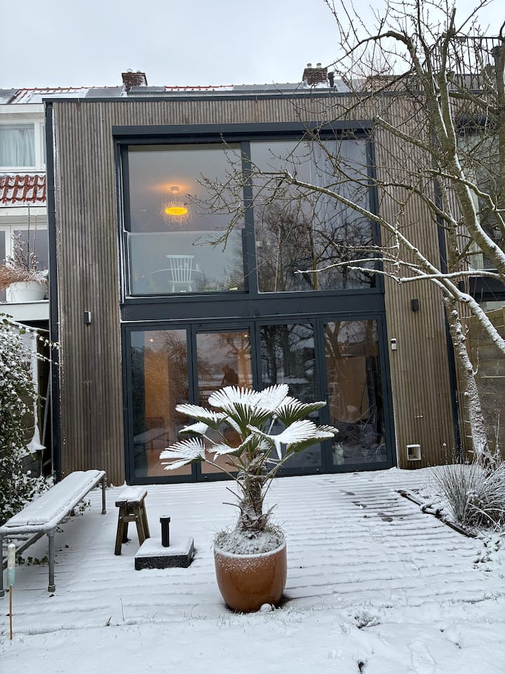 Souterrain Aan Tuin En Weiland - Amsterdam