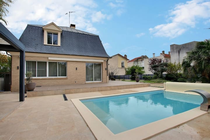 Prestige Villa 248 M² With Pool, Jacuzzi & Hammam - Île-de-France