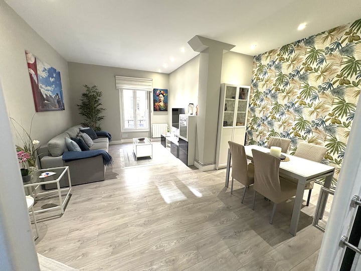 Nuevo, Casco Viejo, Mercado De La Ribera. - Llodio