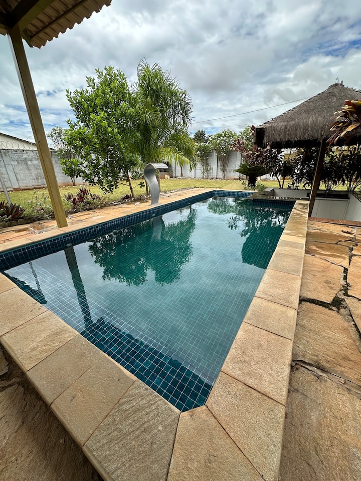 “Casa Com Piscina- 3 Suítes A 3 Min Do Moto Gp - Trindade