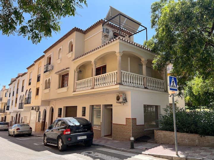 Charming Townhouse With Garage In Estepona Center - Estepona