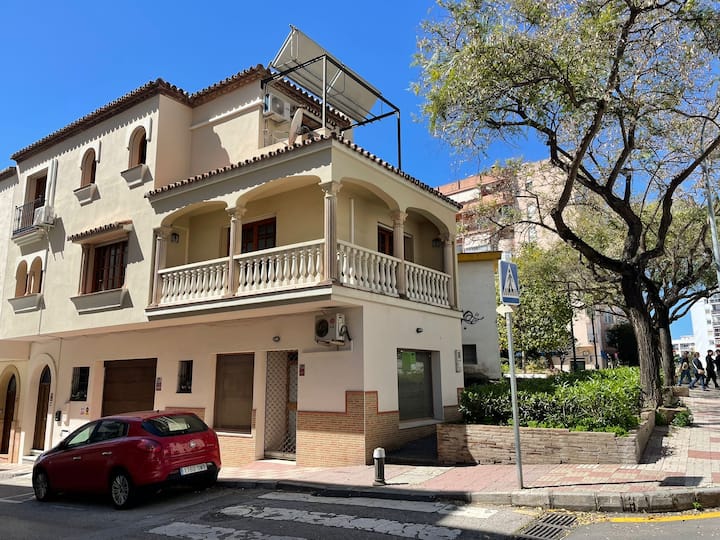 Charming Townhouse With Garage In Estepona Center - Estepona