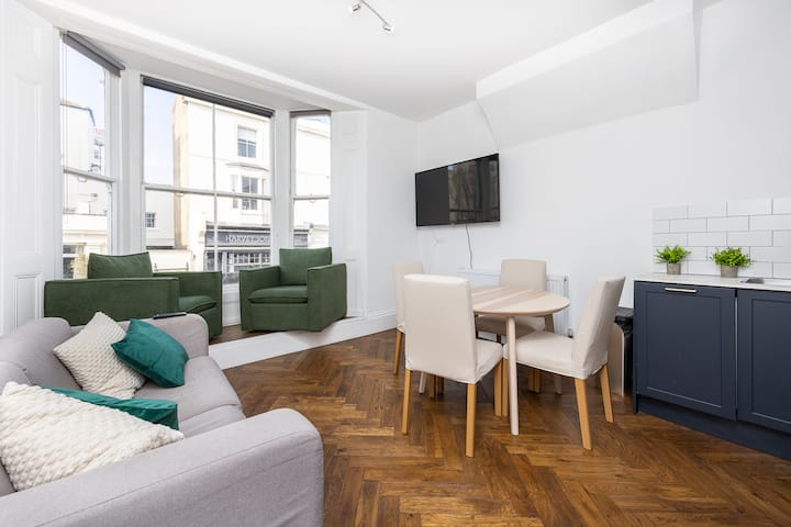 Bright Hove Apartment Sleeps 5 Walk To Seafront - 브라이턴