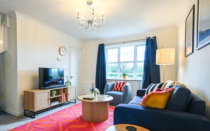 Family-friendly 3-bed, Quiet Cotton End Village - Campton