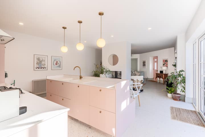 Stylish Portrush Home Near Beach & Golf - 卡斯爾羅克