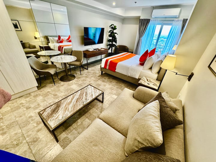 Lagrande 3m Top Floor Studio, King Bed And Mt View - Angeles