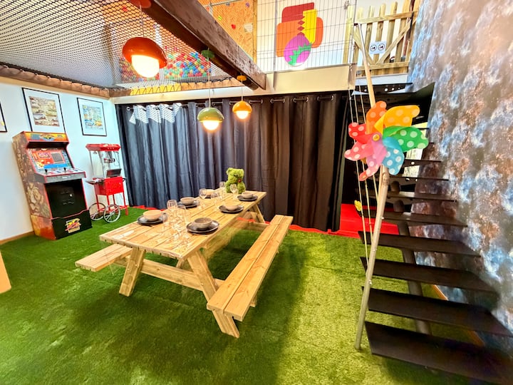 La Récréation, Duplex Pour Jouer, Et Cinéma Privé - Sedan