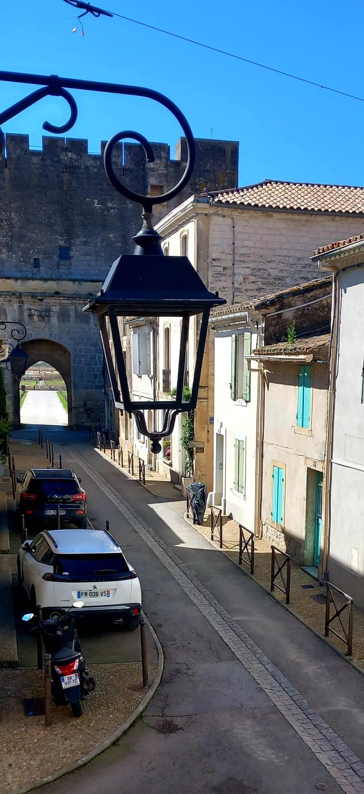 Au Cœur Des Remparts, Dans Une Maison Typique - Saint-Laurent-d'Aigouze