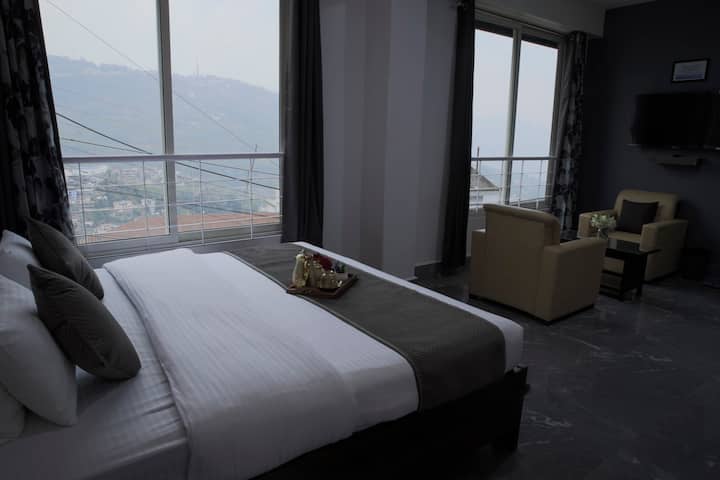 Warm Staff & Naga Meals Stay W/ Crisp Air - Shillong